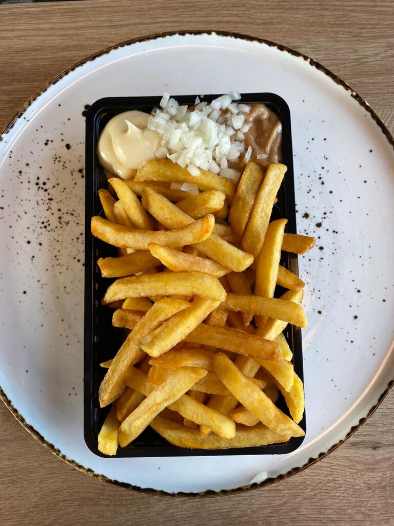 Patat Oorlog – Bij Ons Vaassen – Catering